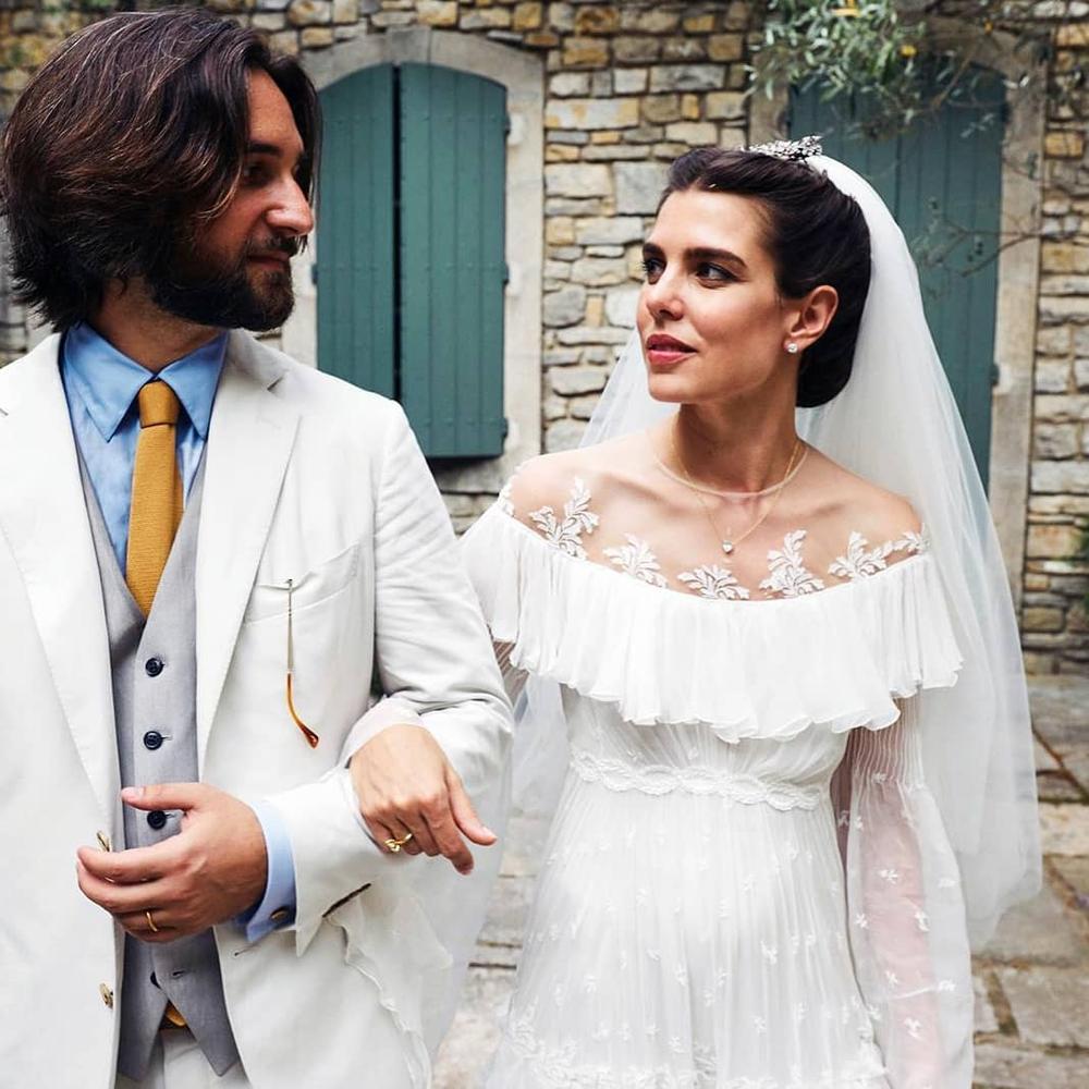 Pourquoi les mariées portent-elles une robe blanche