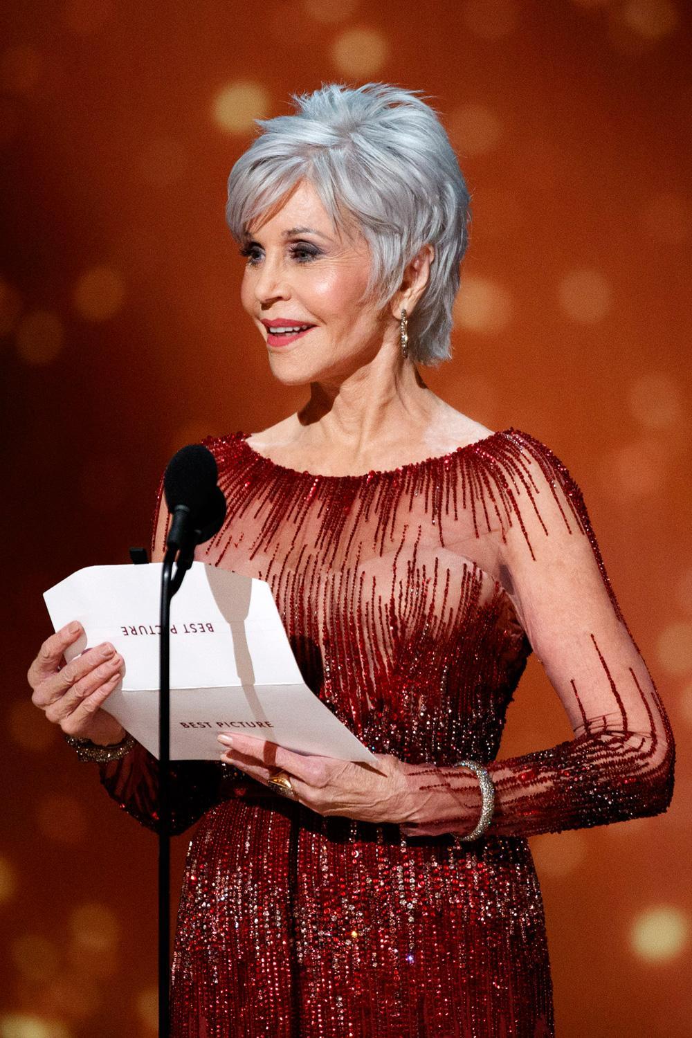 Caroline Ida Ours : «Assumer ses cheveux blancs est devenu un nouveau ...