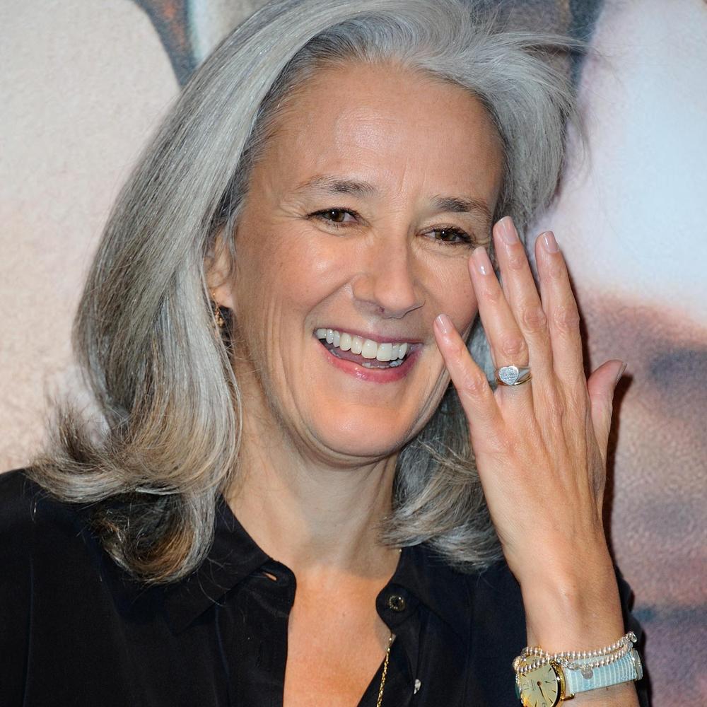 Caroline Ida Ours : «Assumer ses cheveux blancs est devenu un nouveau ...