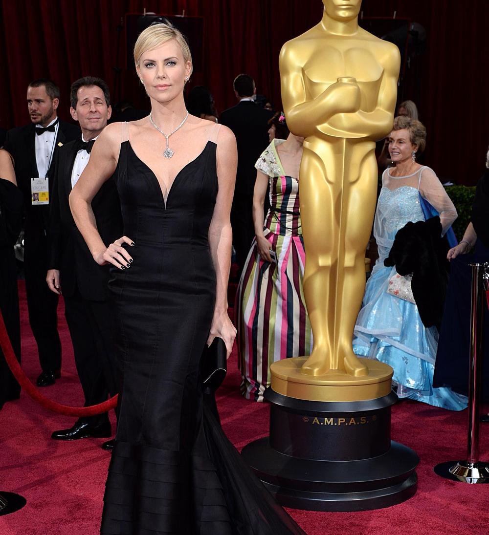 Les plus belles robes des Oscars à travers l'histoire d'Audrey Hepburn ...