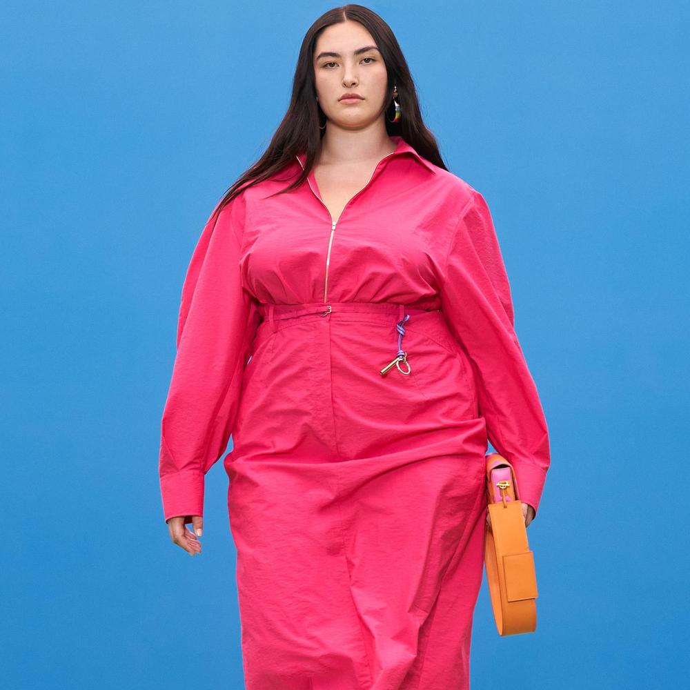 Le charme discret du string apparent par Emily Ratajkowski