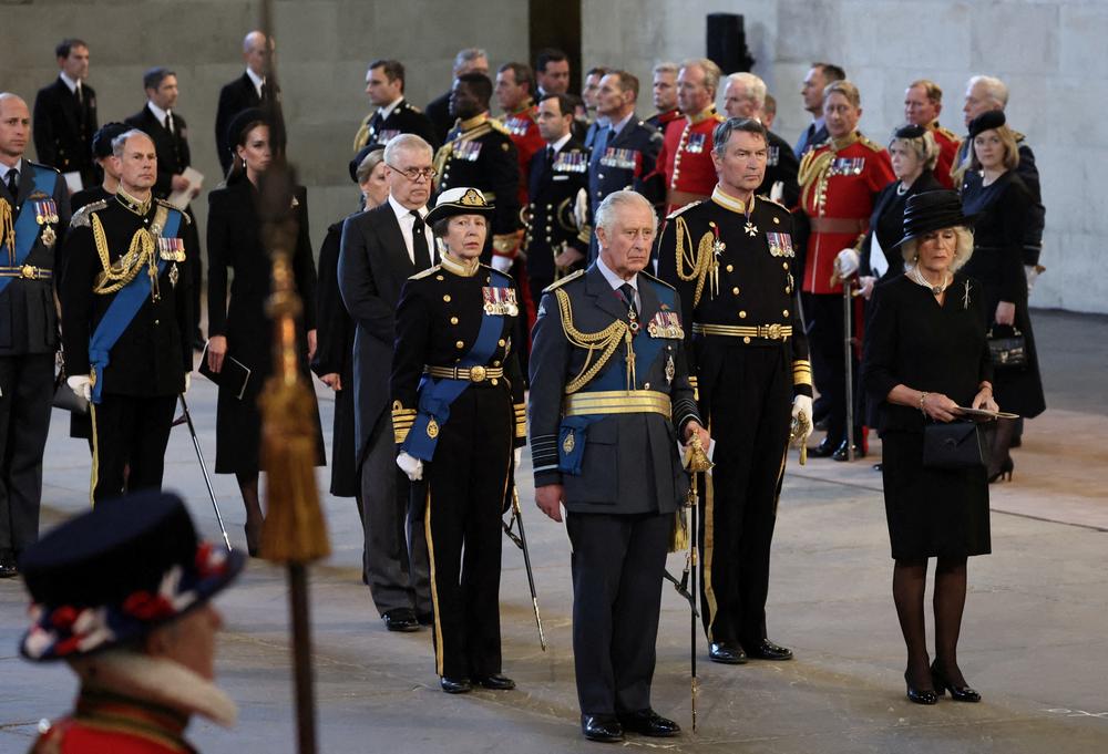 Kate, William, Meghan et Harry : en photos, la marche funèbre des «Fab ...