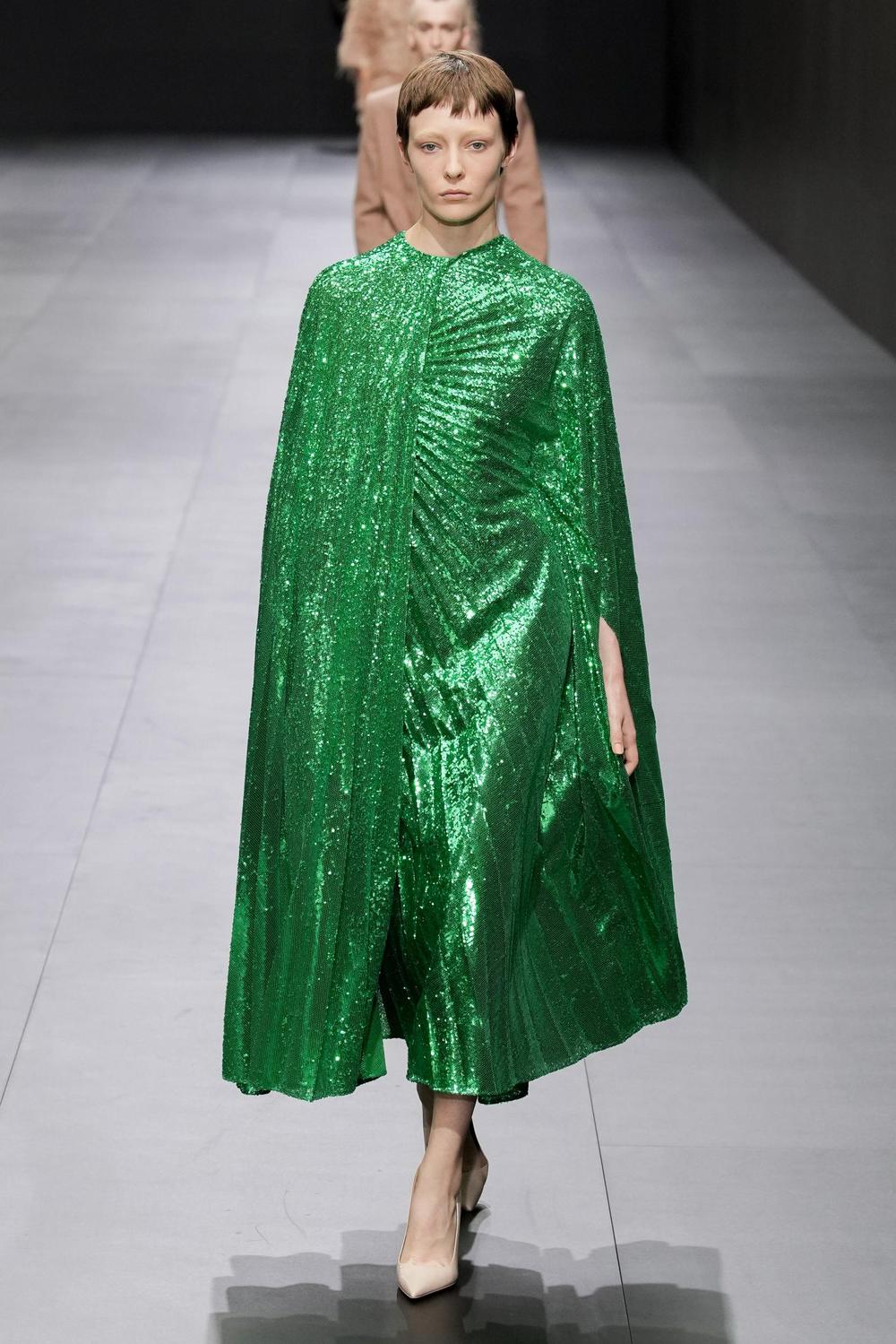 En combinaison arachnéenne et transparente, Zendaya tisse sa toile au ...