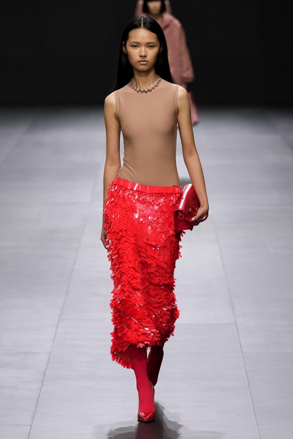 En combinaison arachnéenne et transparente, Zendaya tisse sa toile au ...
