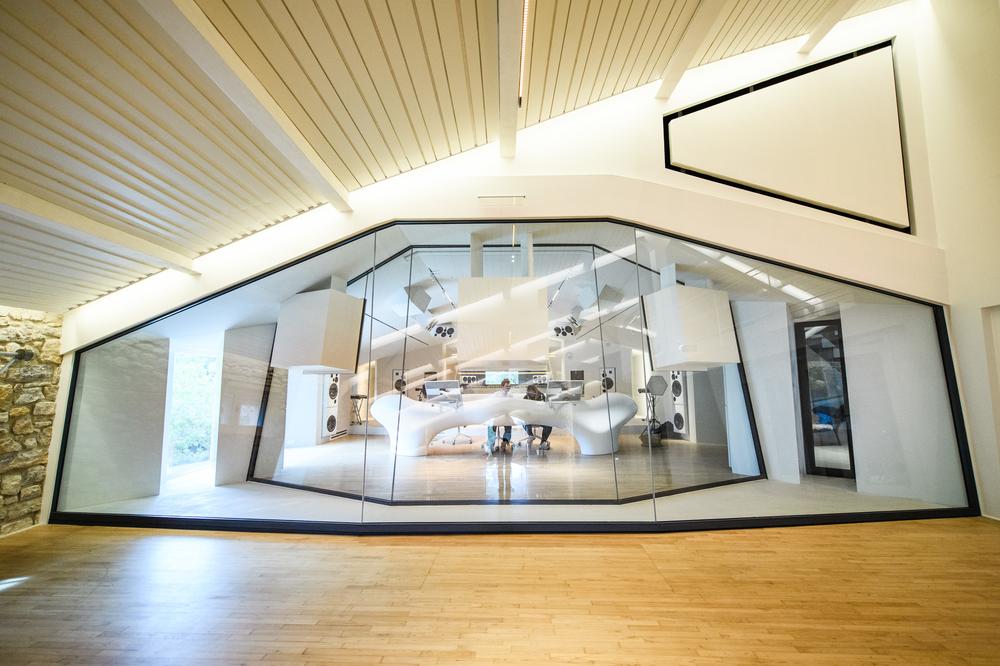 Le studio de Brad Pitt en Provence en photos inédites