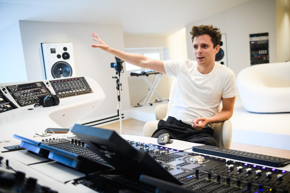 Le studio de Brad Pitt en Provence en photos inédites