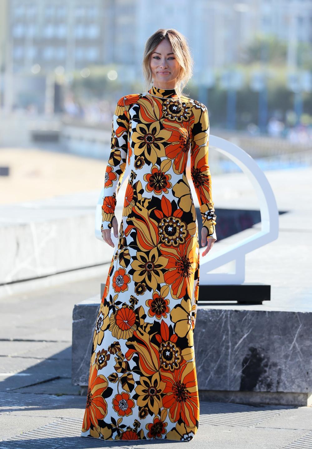 En photos : ces stars qui ont adopté la robe col roulé cet automne