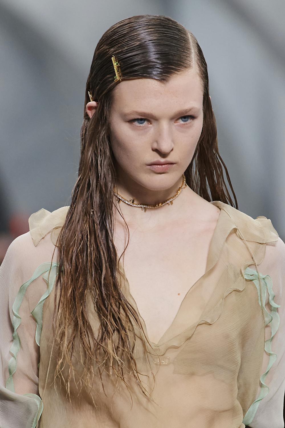 Cheveux longs : quelles sont les coupes tendance de l'année