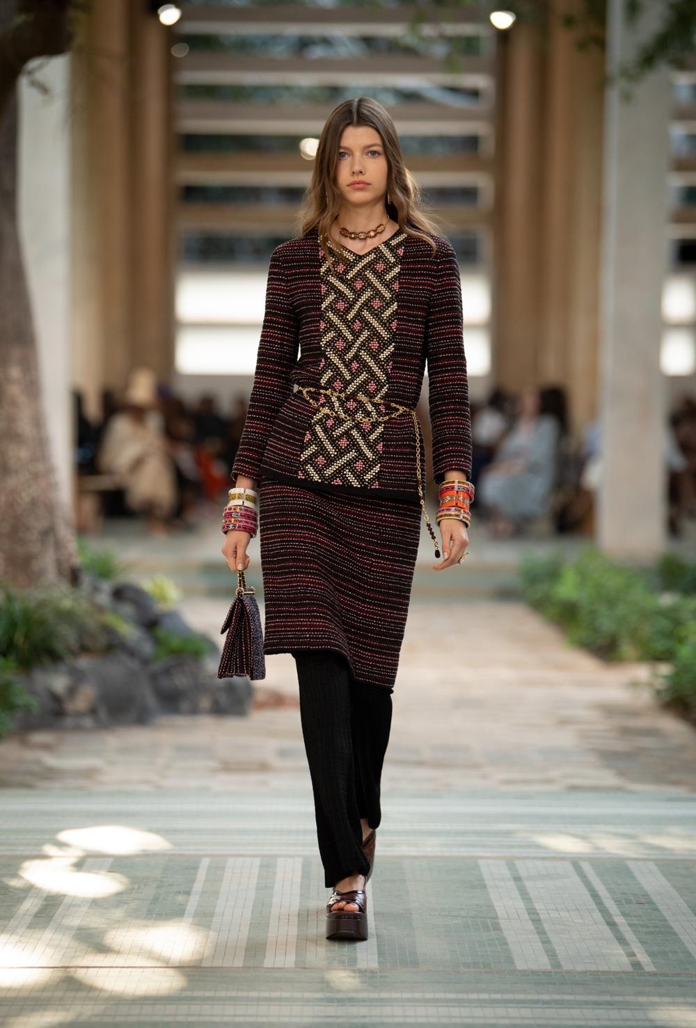 Historique : Chanel fait vibrer la mode avec son premier défilé en Afrique