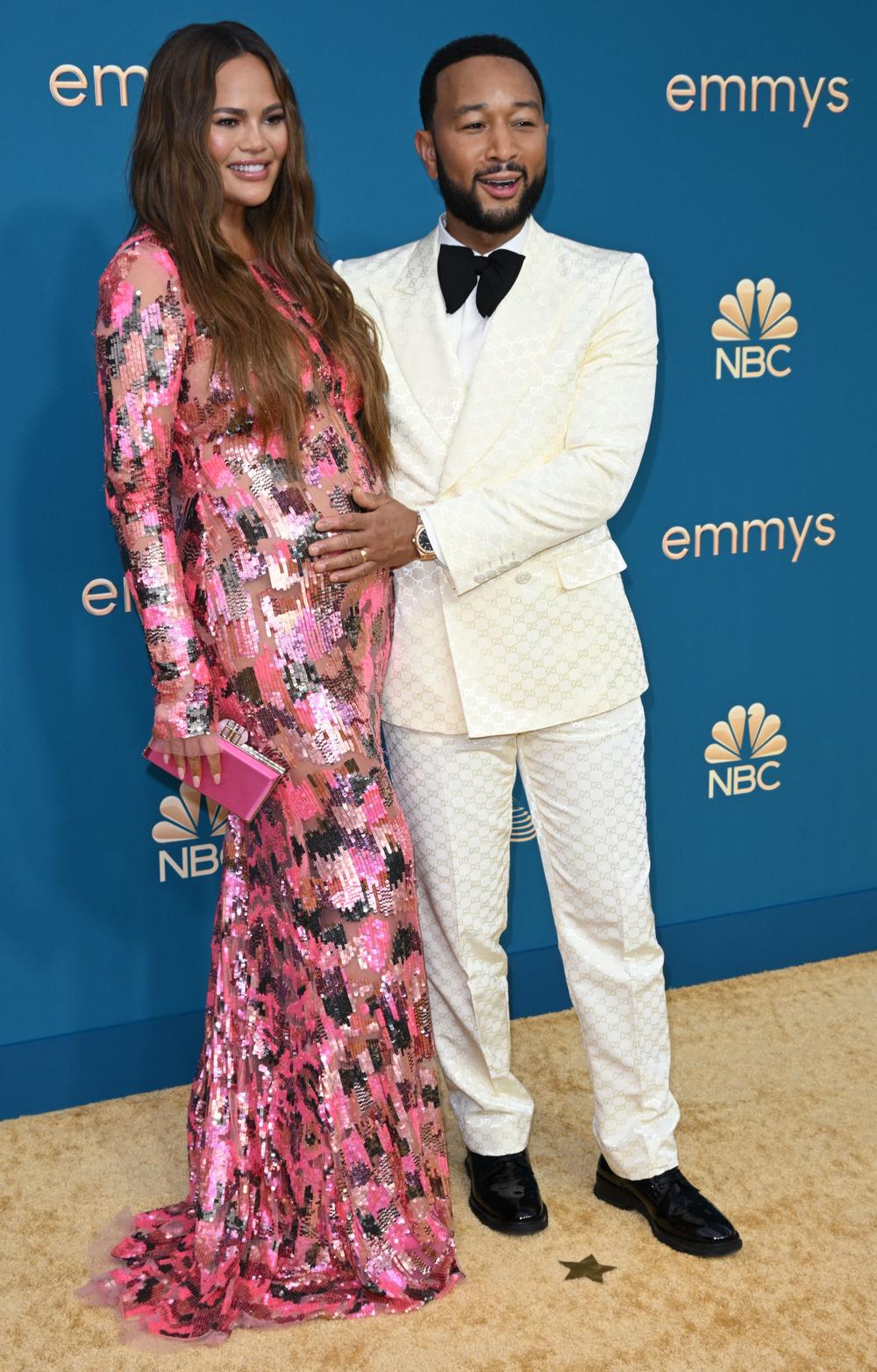 «Un sein qui tombe et des cicatrices à vie» : Chrissy Teigen poste une ...