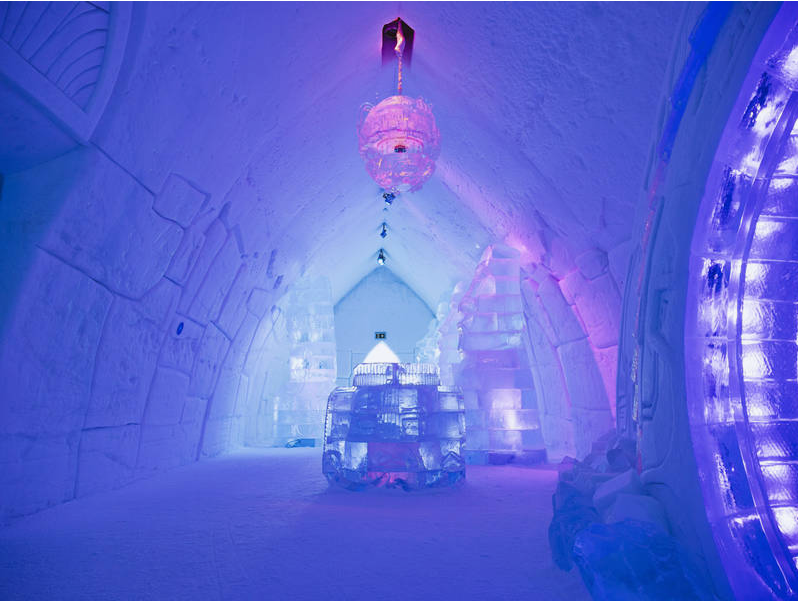Ce spectaculaire hôtel de glace vient de rouvrir ses portes au Québec