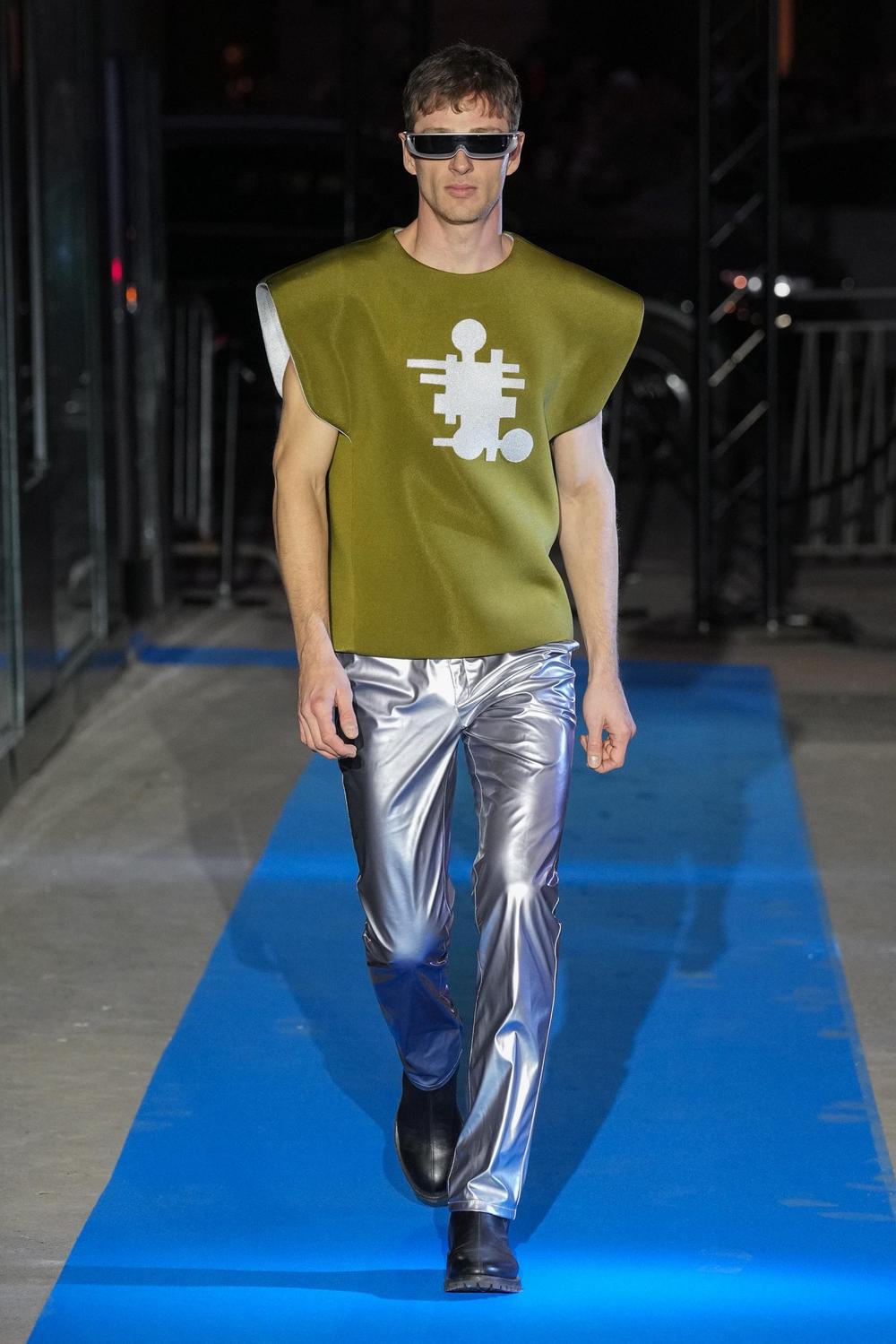 Héritage de Pierre Cardin : la guerre intestine qui oppose ses 22 ...