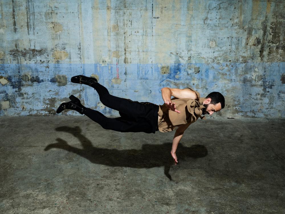 Robes nylon, tons fluo… Ces tendances mode qui prennent vie dans le ...