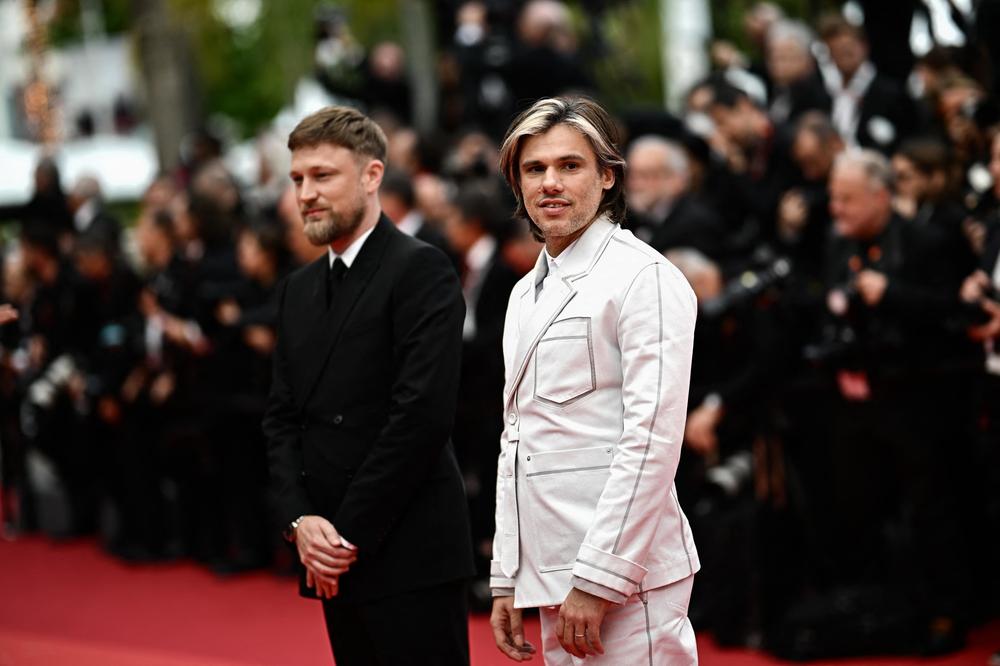 Ce regard taquin d'Harrison Ford devant la beauté de son épouse, avant ...