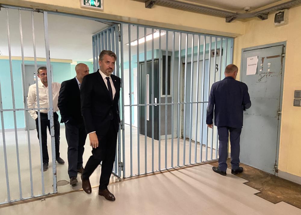 À peine trois mois après son ouverture, la nouvelle prison de Bordeaux ...