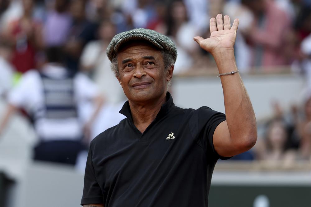 Iga Swiatek fête sa victoire à Roland-Garros en petite robe noire aux ...