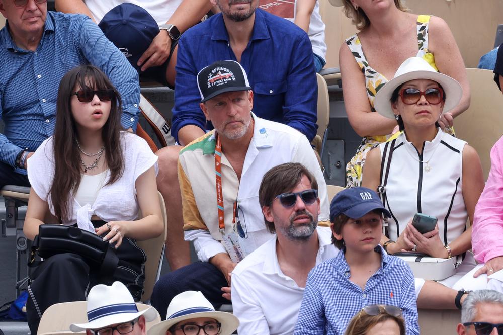 Iga Swiatek fête sa victoire à Roland-Garros en petite robe noire aux ...