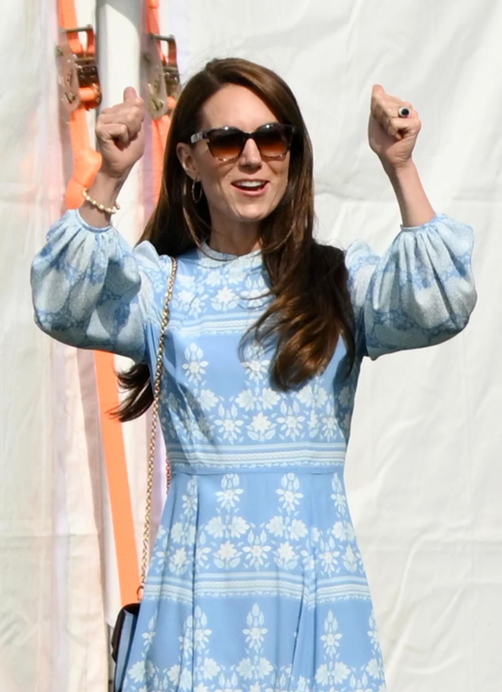 Le rare baiser de Kate et William lors d’un match de polo, le même que ...