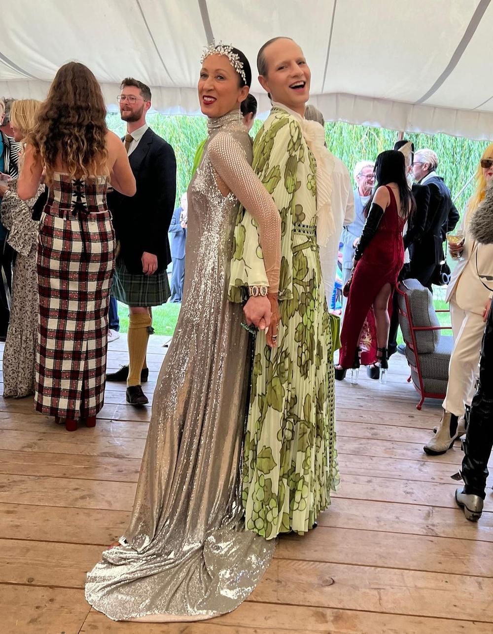Kate et Lila Moss, une cascade de dentelles et un bus londonien : en ...