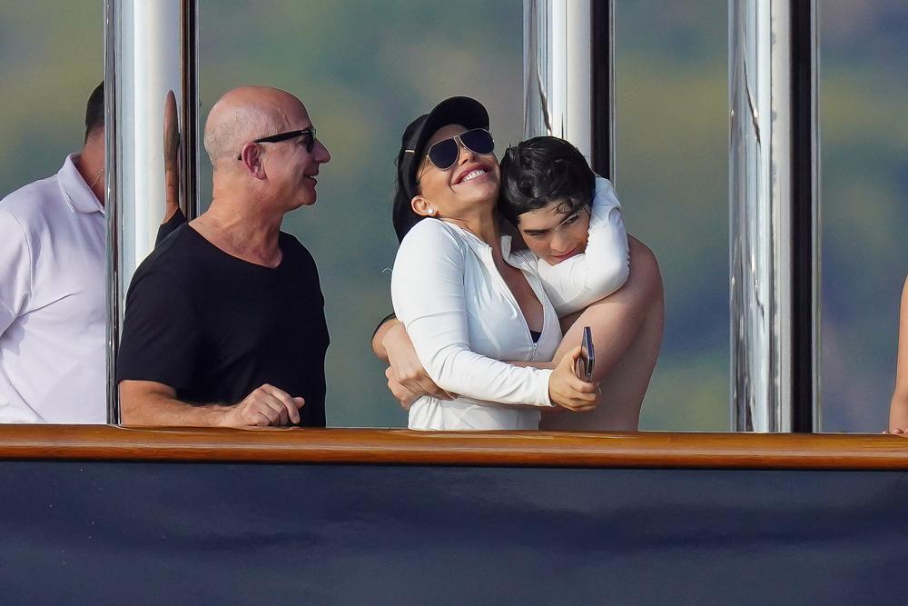 La mère de Meghan Markle au milieu de Jeff Bezos, Kim Kardashian et Eva ...