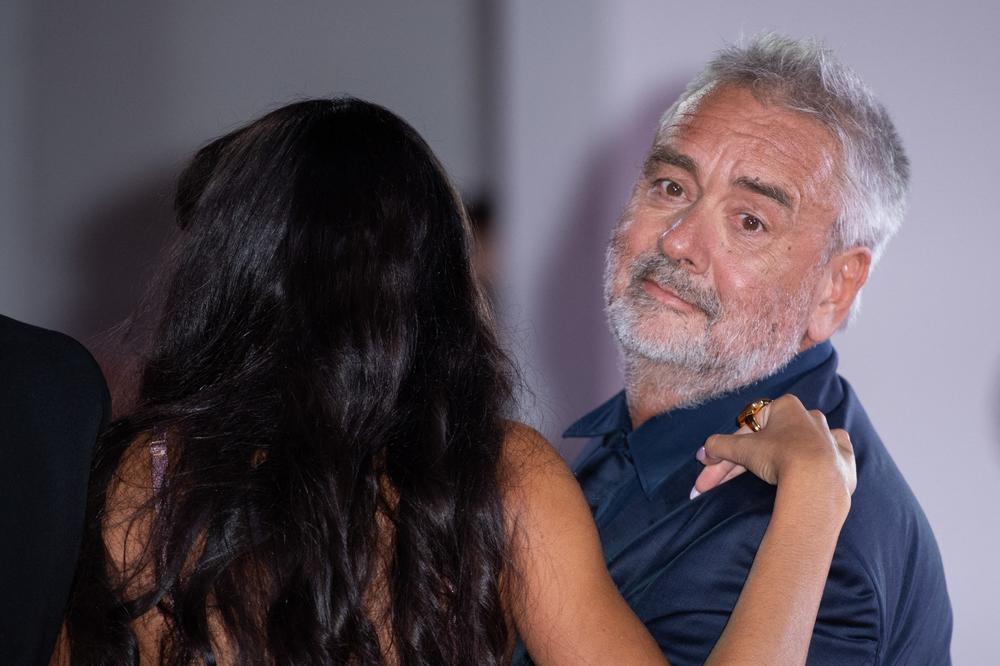 L’apparition fracassante de Luc Besson, sa femme et quatre de ses ...