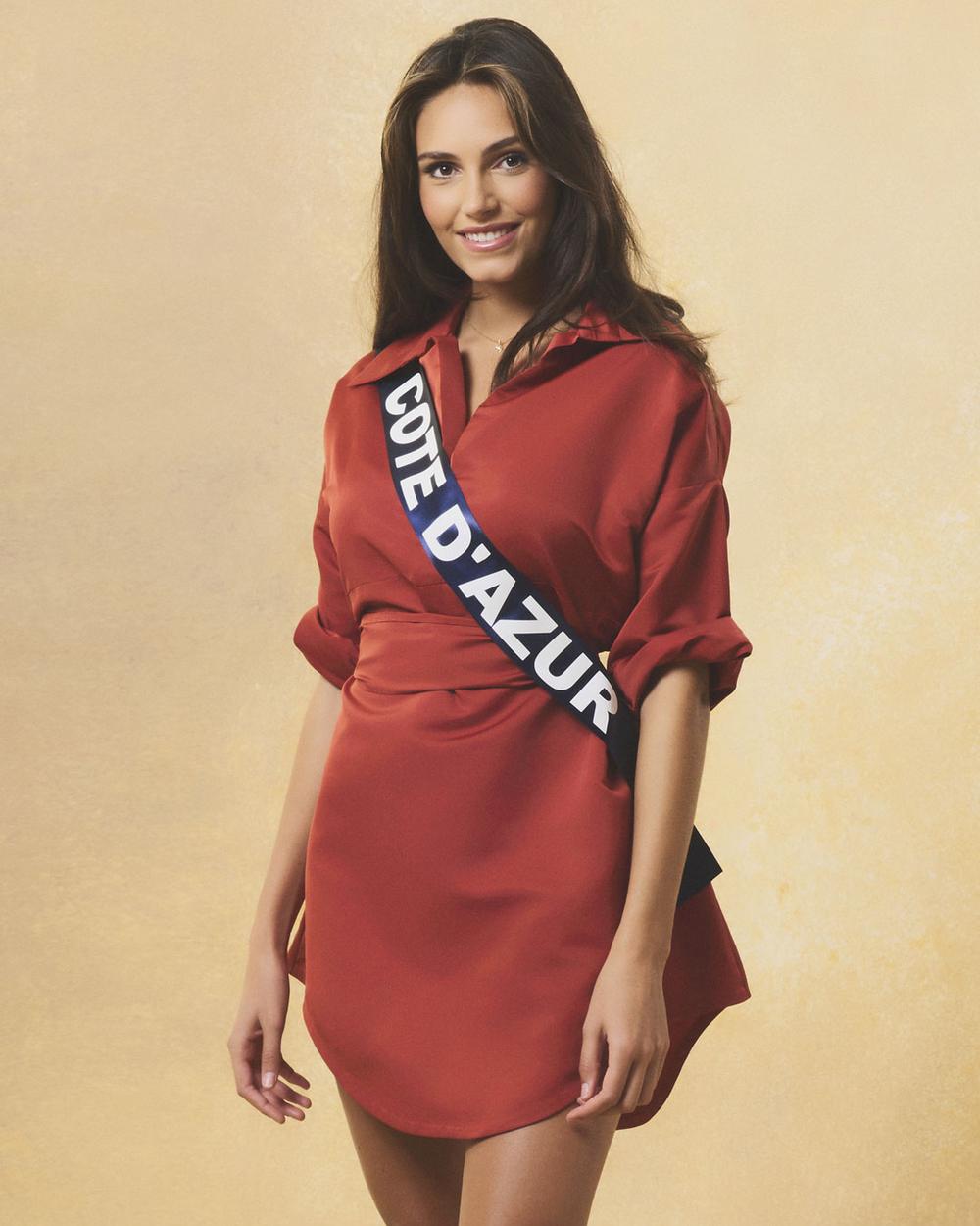 Miss France 2024 : découvrez les photos officielles des 30 candidates