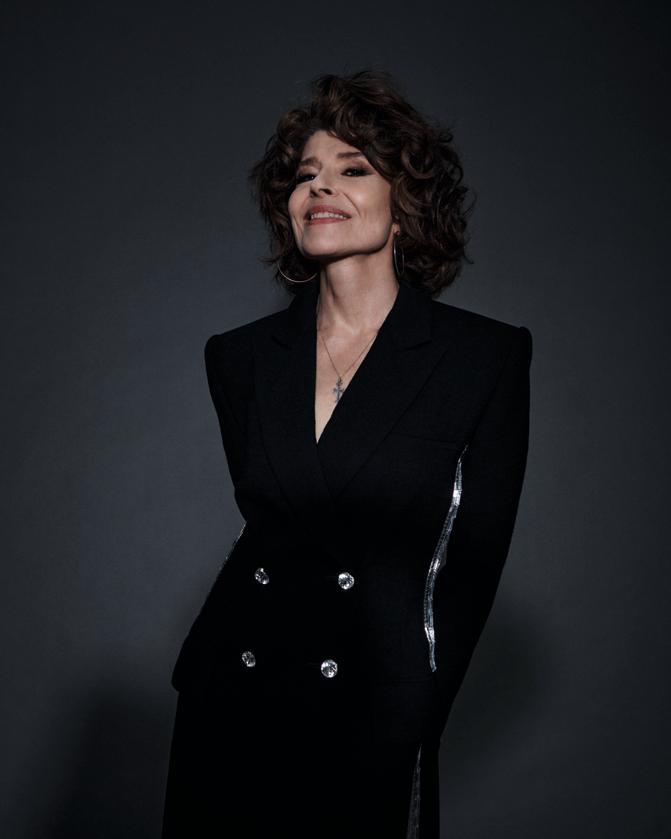 En vidéo, les coulisses de la séance photo de Fanny Ardant pour la cover de Madame Figaro