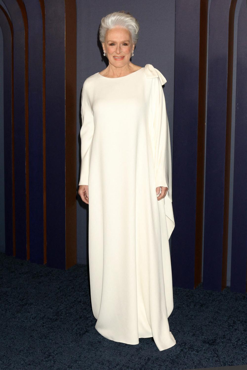 Natalie Portman signe une rare apparition avec un décolleté plongeant ...