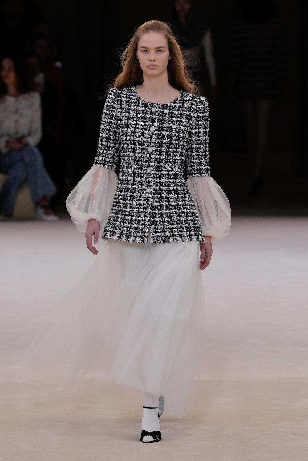 Le bouton, ce détail qui sublime la collection haute couture de Chanel