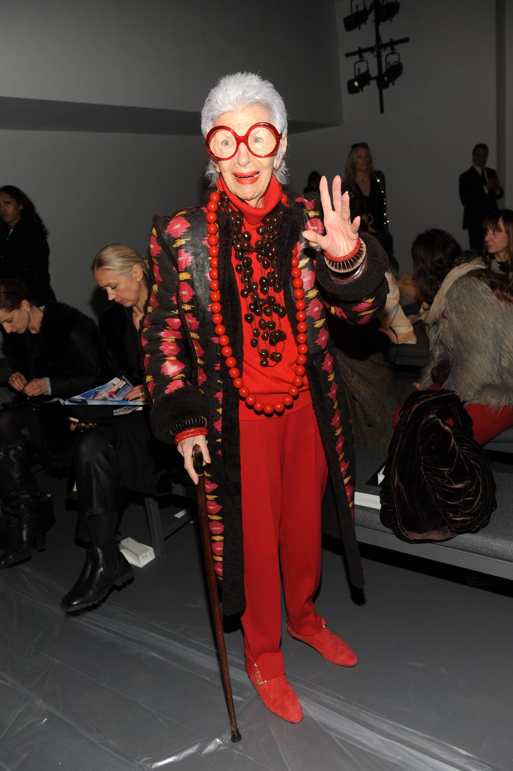En photos, l’extravagante carrière d’Iris Apfel, icône de la mode new ...