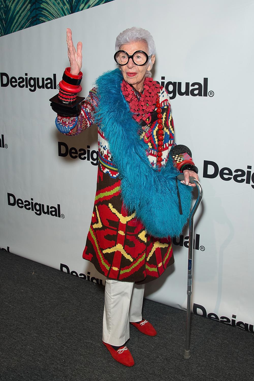 En photos, l’extravagante carrière d’Iris Apfel, icône de la mode new ...