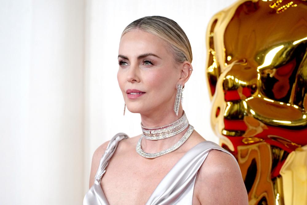 «Charlize Trrron», «Ouitcheurd Guire»... Petit guide de prononciation ...