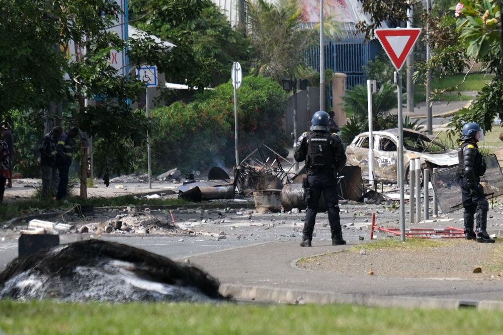 Deux gendarmes tués, incendies, pillages... Tout comprendre au chaos ...