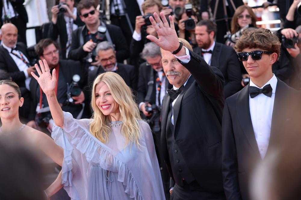 La classe de Kevin Costner et ses 5 enfants, le dos nu de Rachida Dati ...