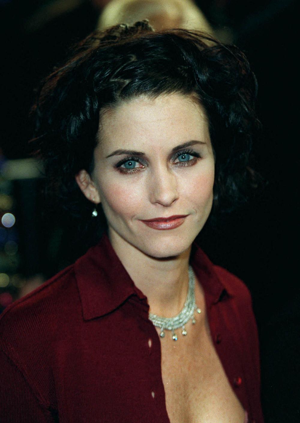 Des injections et des regrets : l'évolution physique de Courteney Cox ...