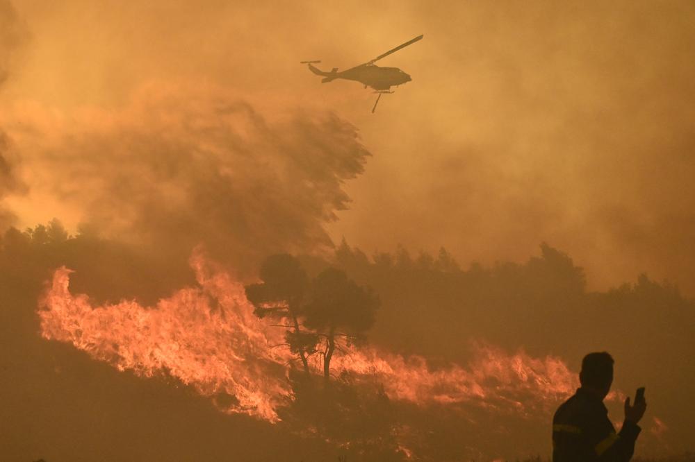 Feux en Grèce : les images impressionnantes d’un gigantesque incendie ...