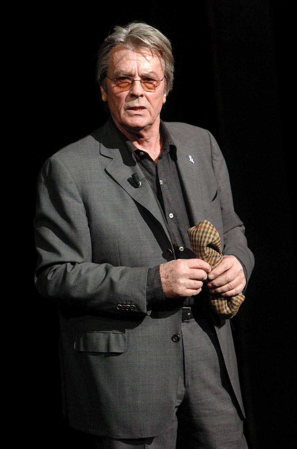 Téléphones interdits, musique du Clan des Siciliens, discours de ...