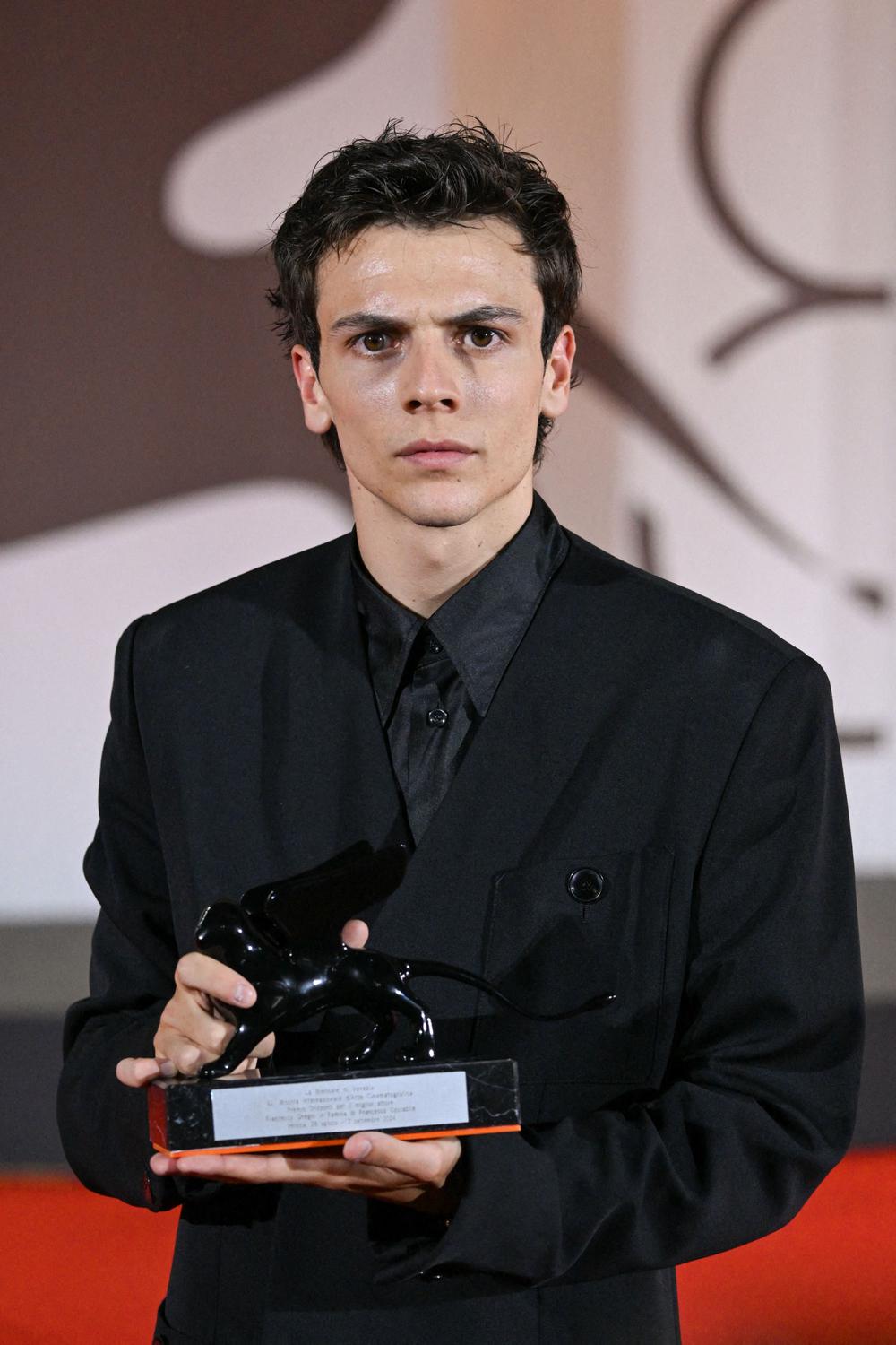 Sienna Miller bottée comme Bardot, Kevin Costner rasé de près, Isabelle ...