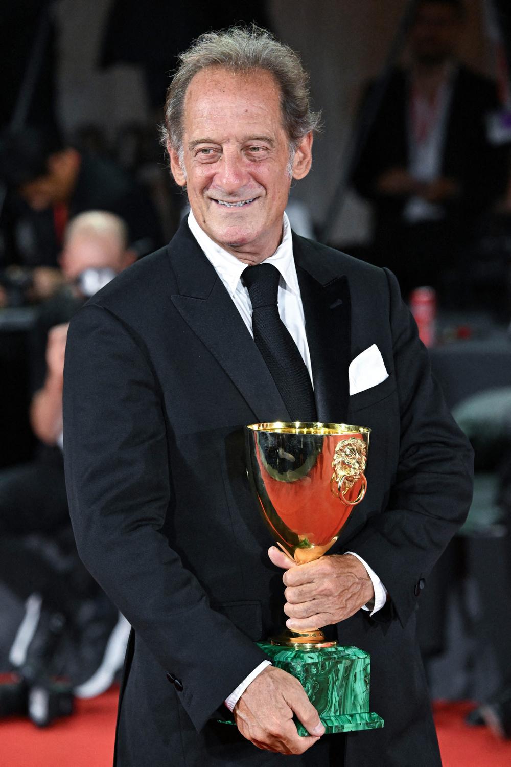 Sienna Miller bottée comme Bardot, Kevin Costner rasé de près, Isabelle ...