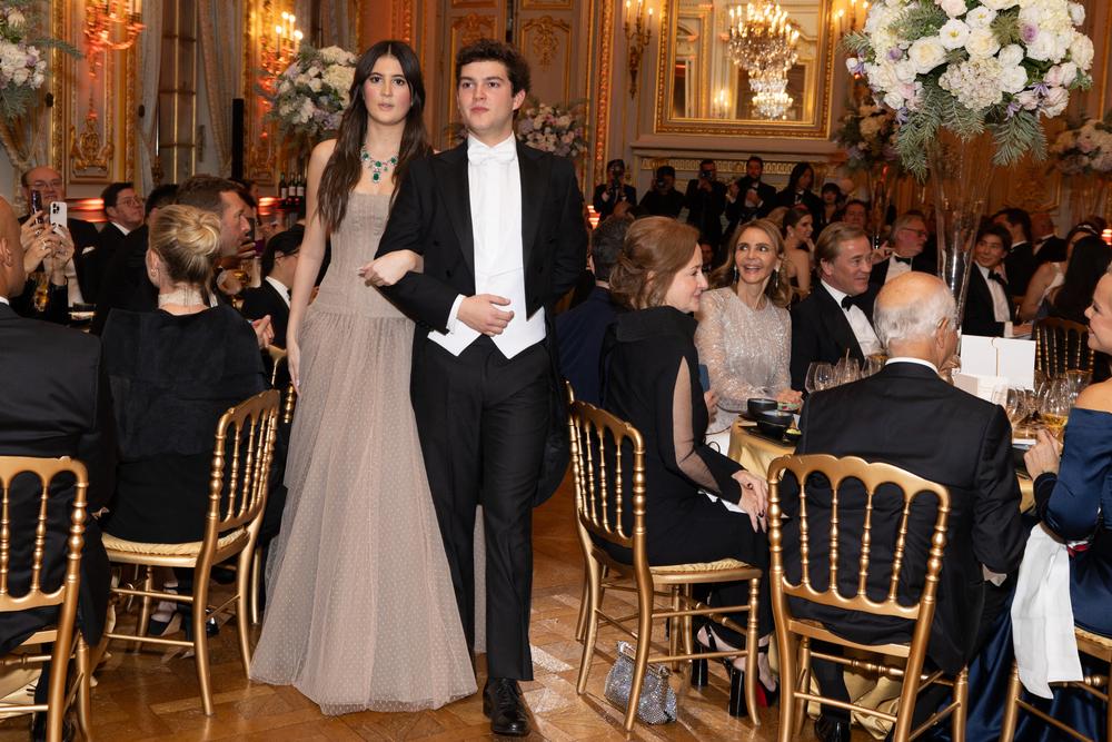 Bal des débutantes 2024 : les photos d’une soirée époustouflante à ...