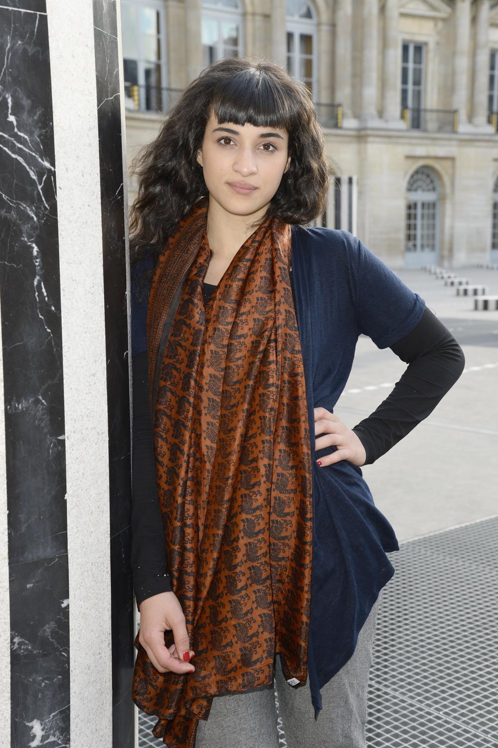 PHOTOS - Camélia Jordana sublime lors de la Fashion Week parisienne : découvrez son évolution ...