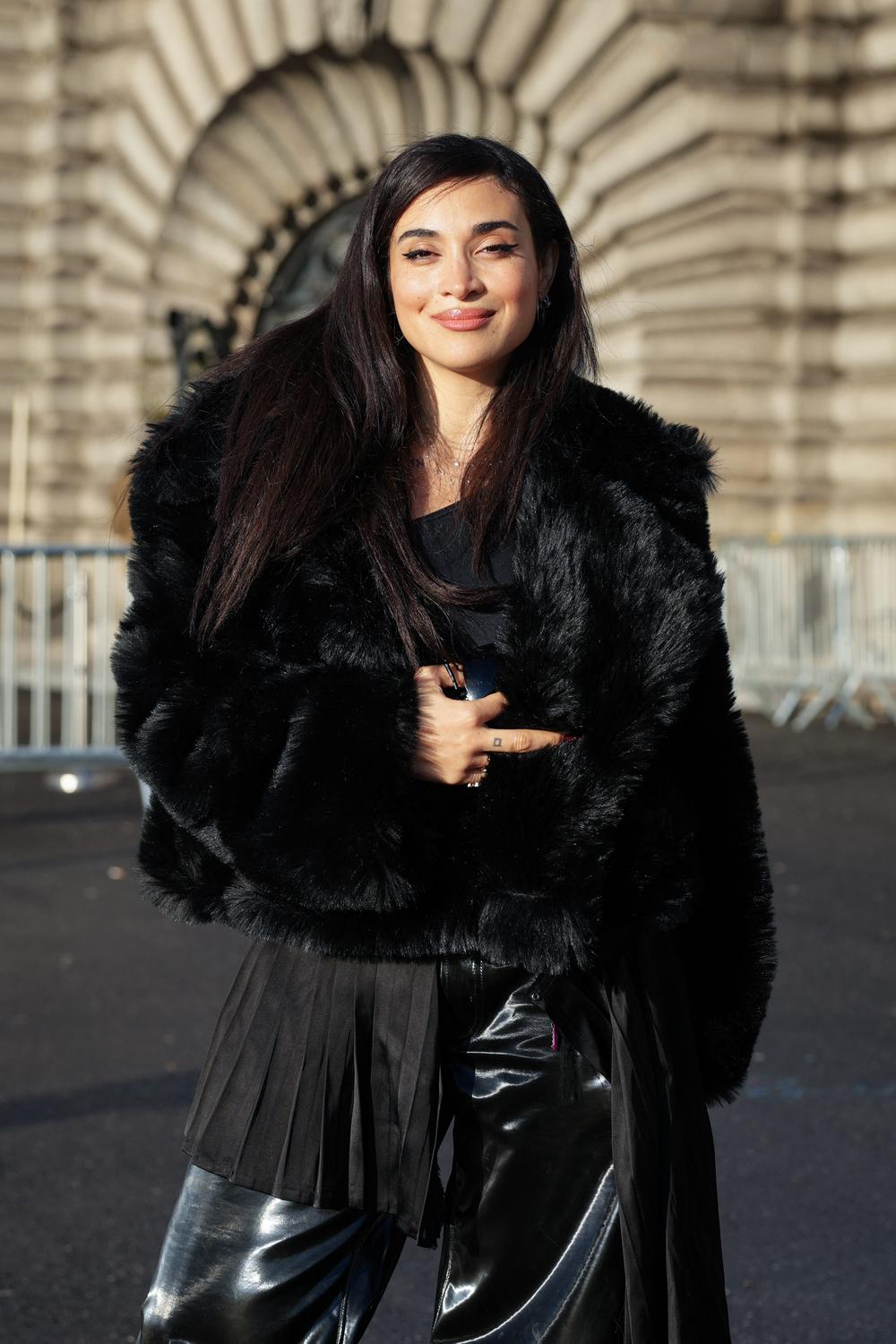 PHOTOS - Camélia Jordana sublime lors de la Fashion Week parisienne : découvrez son évolution ...