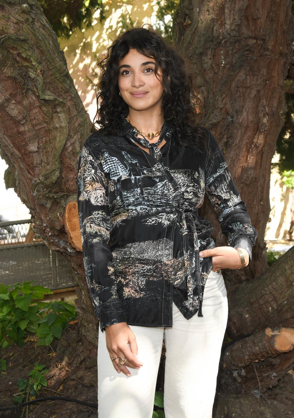 PHOTOS - Camélia Jordana sublime lors de la Fashion Week parisienne : découvrez son évolution ...