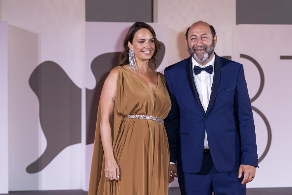 Kad Merad et Julia Vignali amoureux : les plus belles photos du couple
