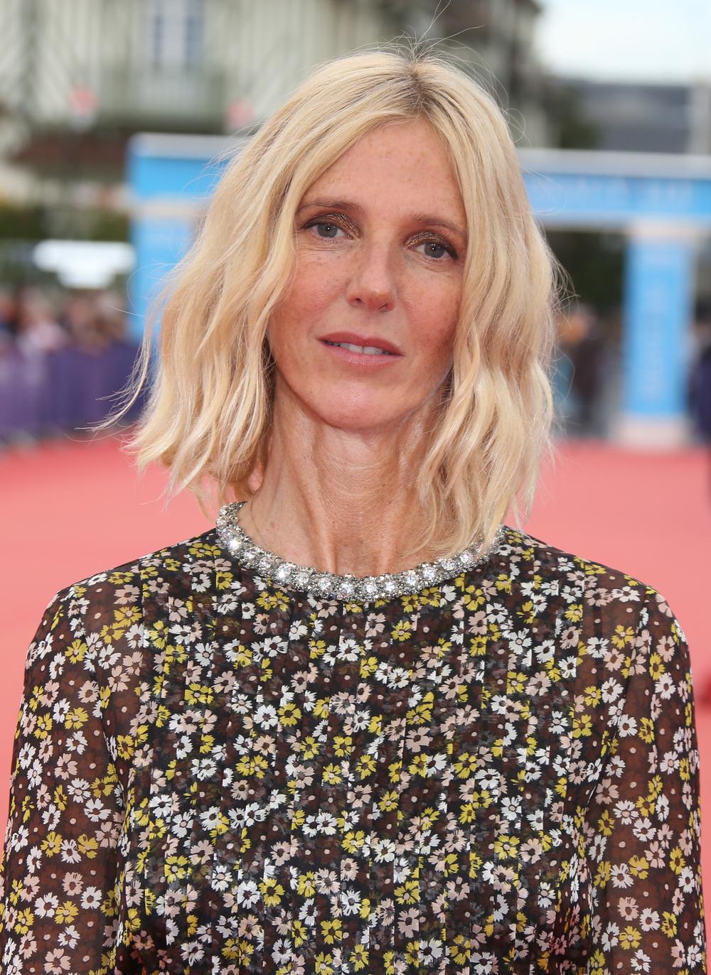 PHOTOS – Sandrine Kiberlain a 57 ans : retour sur son évolution physique