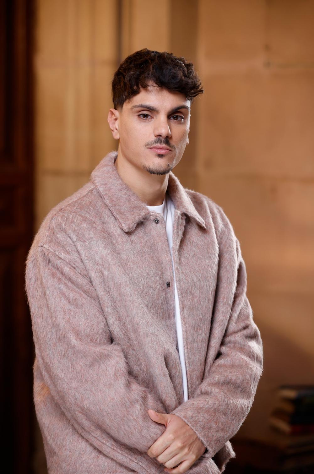 «On peut être consacré et cool» : qui est Cospiel, le pasteur ...