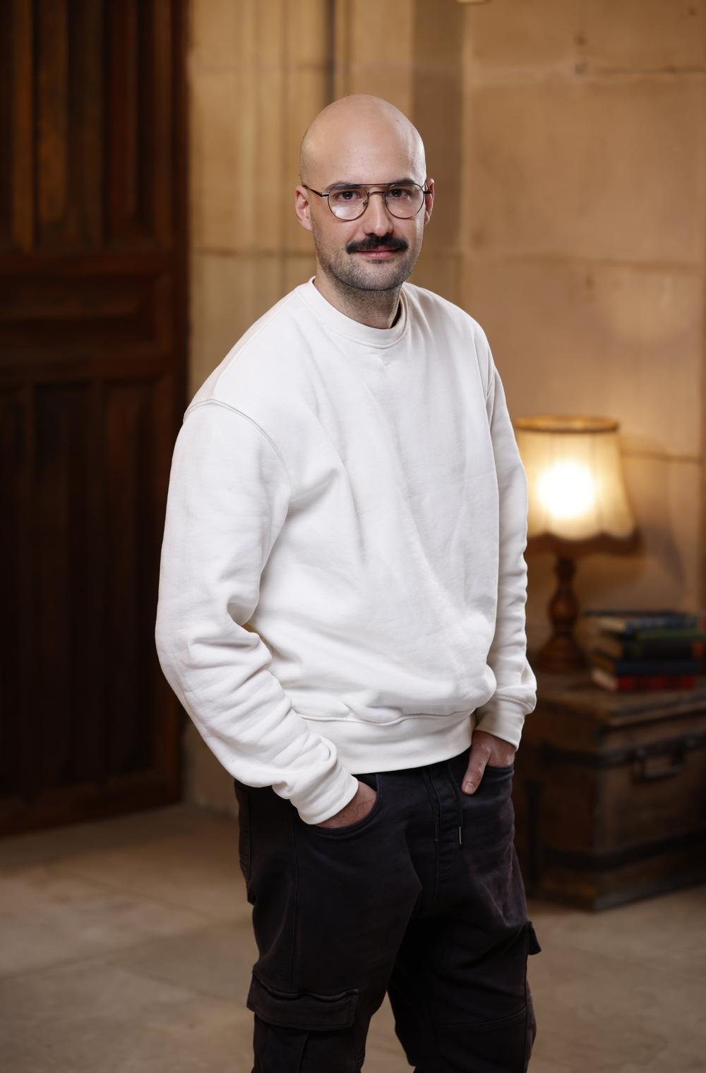 «On peut être consacré et cool» : qui est Cospiel, le pasteur ...