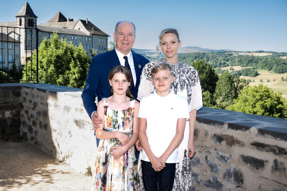 Albert de Monaco a 68 ans : avec Jacques et Gabriella, leurs plus ...
