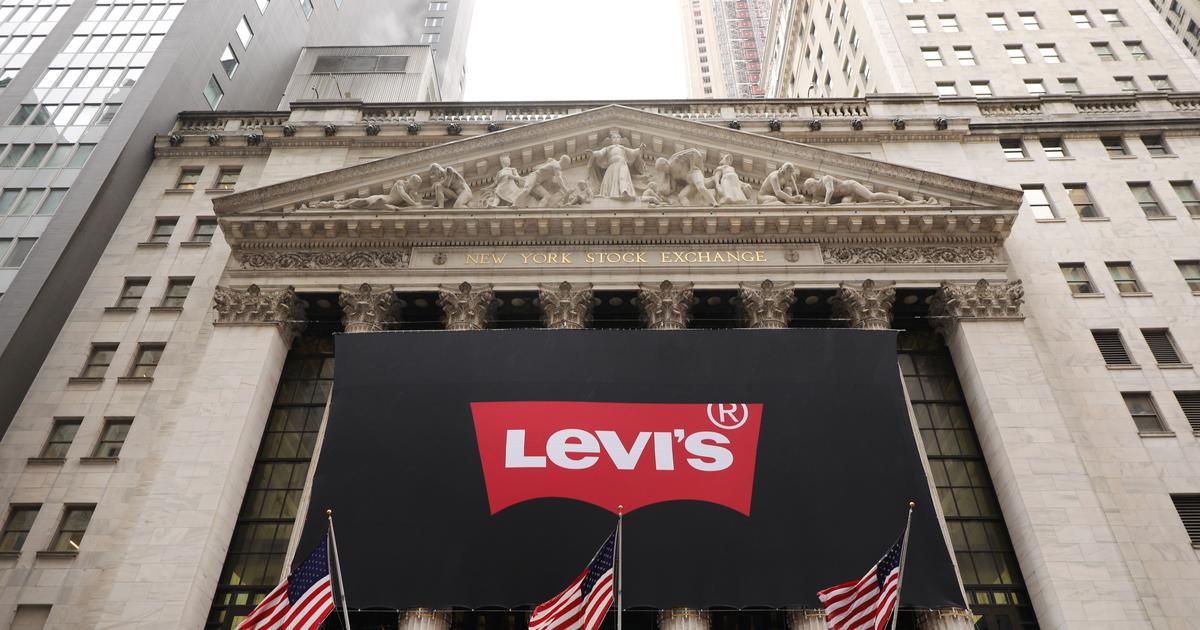 Les emblématiques jeans Levi's flambent pour leur retour à Wall Street