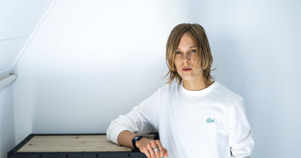 Jugée trop blanche pour traduire la poétesse noire Amanda Gorman, elle ...